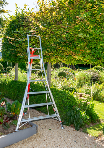 Henchman Fully Adjustable PRO Tripod Ladder